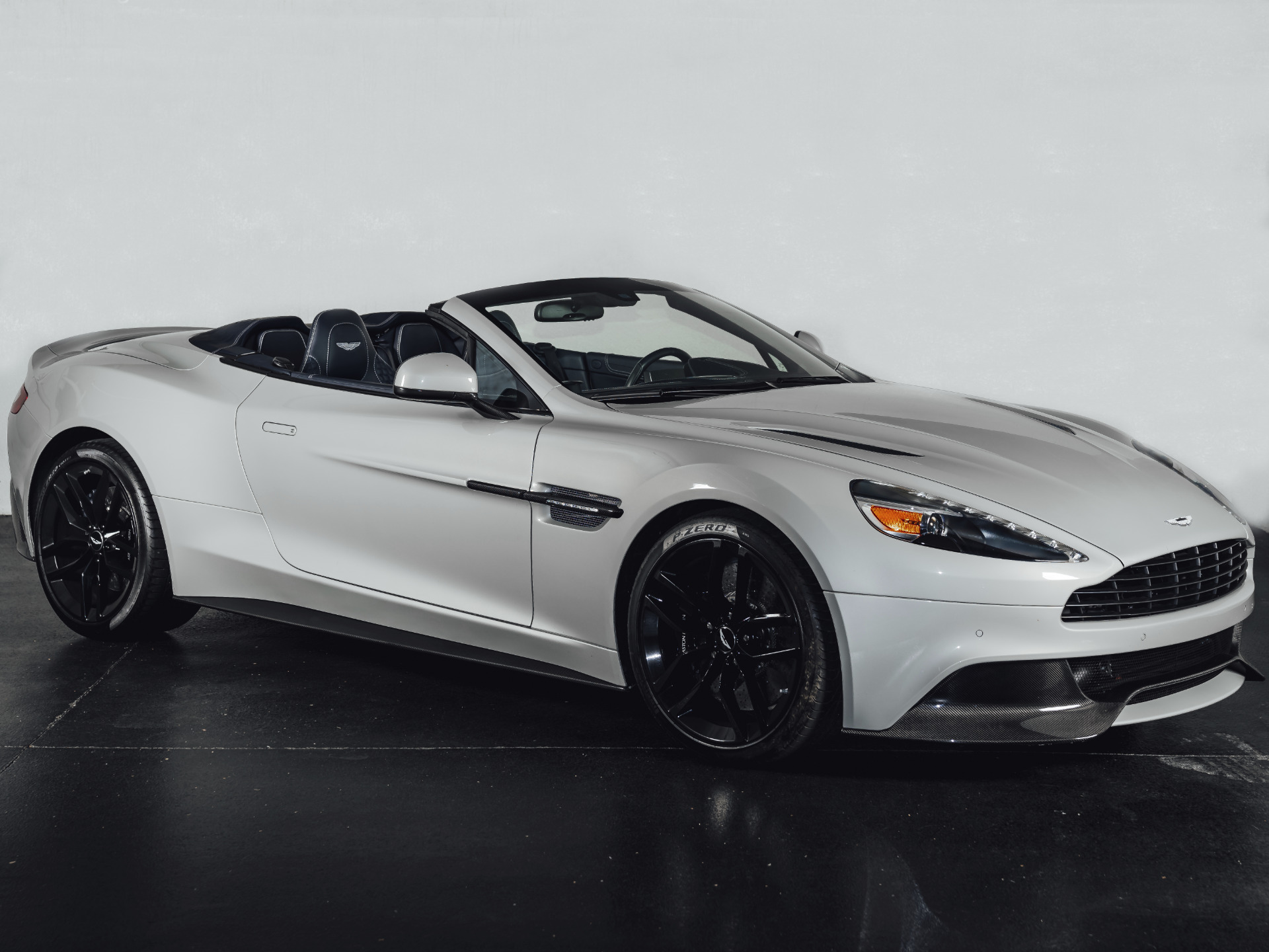 Aston Martin Vanquish 2022 Black Wallpaper